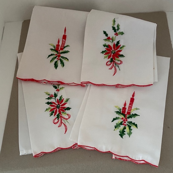 Dining | Vintage Festive Embroidered Holiday Napkins 4 1x17 | Poshmark